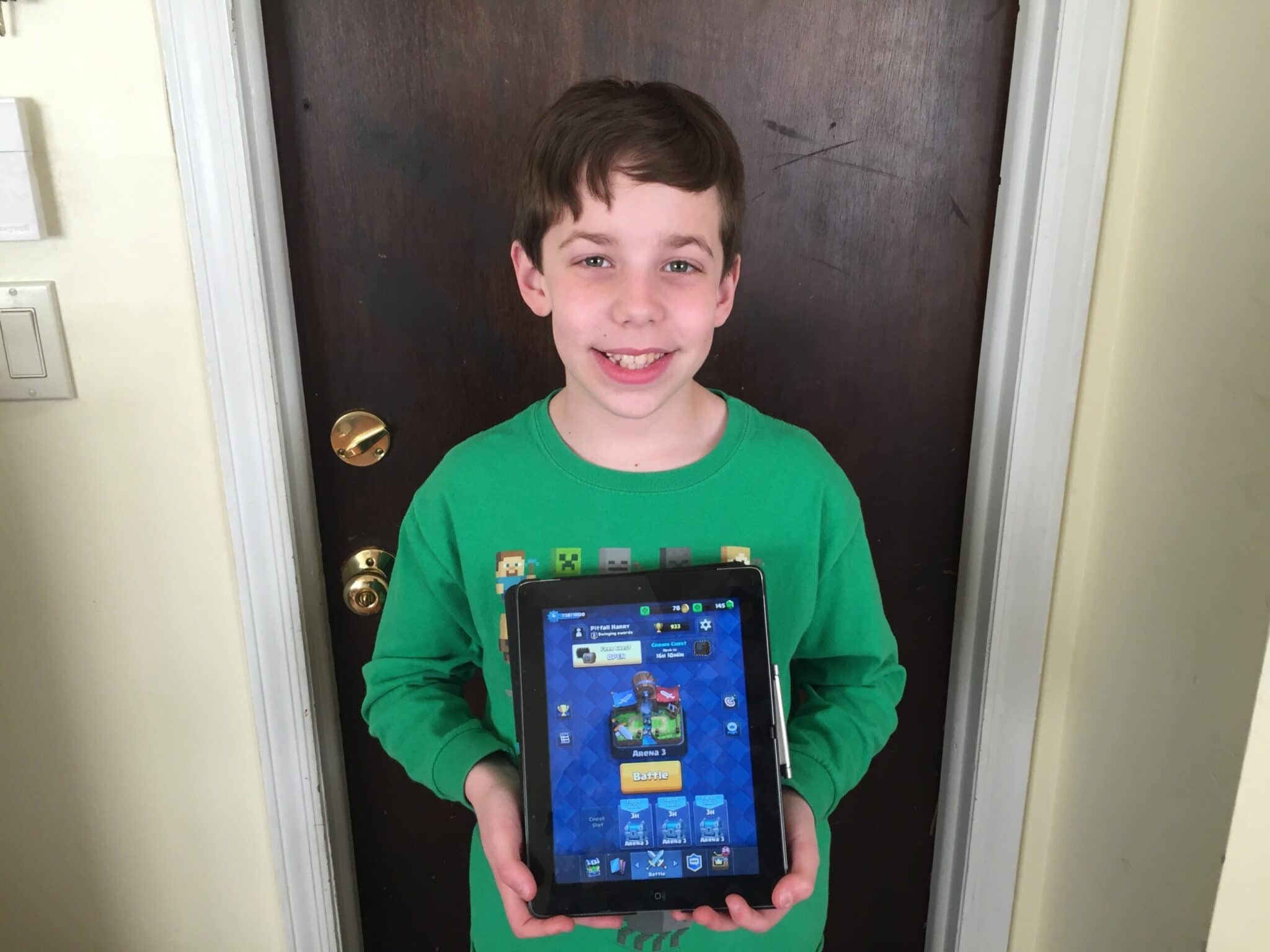 My 10-Year-Old Takes Up Arms and Reviews Clash Royale - MommysBusy.com